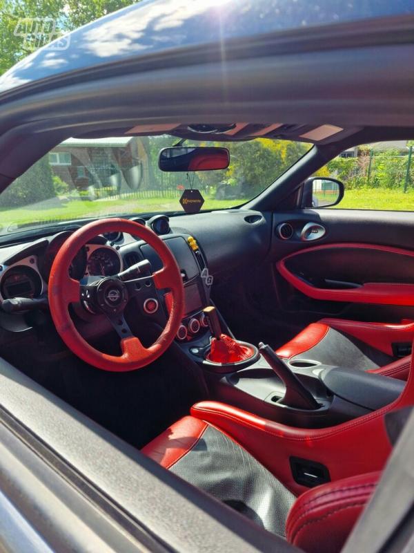Pelēks Nissan 370-z 2014 Kauņa, ar dzinēja tilpumu 3.70 L un nobraukumu 63 tūkst. km par 23000 €, foto 5 vietnē AUTOMOTO.COM.LV