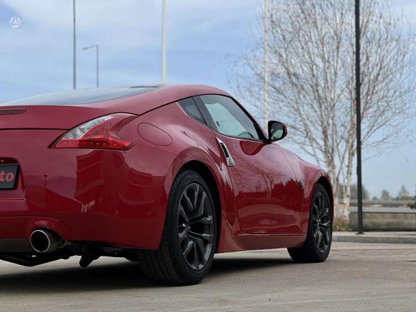 Red Nissan 370-z 2016 in Vilnius, with an engine capacity of 3.70 L and mileage of 25 thousand km for 23500 €, photo 6 on AUTOMOTO.COM.LV