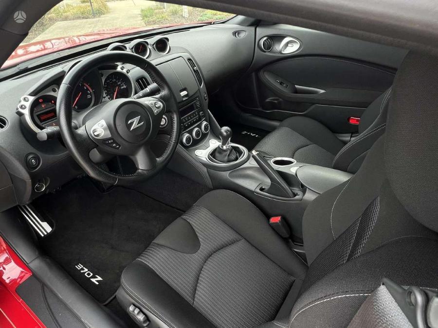 Red Nissan 370-z 2016 in Vilnius, with an engine capacity of 3.70 L and mileage of 25 thousand km for 23500 €, photo 11 on AUTOMOTO.COM.LV