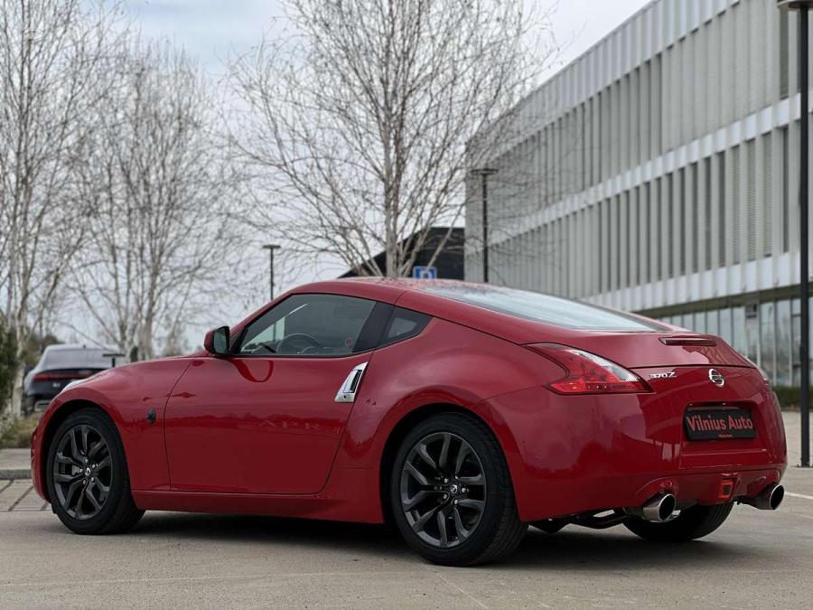 Red Nissan 370-z 2016 in Vilnius, with an engine capacity of 3.70 L and mileage of 25 thousand km for 18490 €, photo 5 on AUTOMOTO.COM.LV
