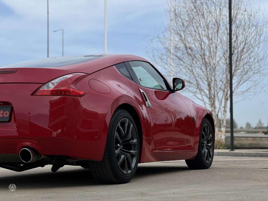 Red Nissan 370-z 2016 in Vilnius, with an engine capacity of 3.70 L and mileage of 25 thousand km for 18490 €, photo 7 on AUTOMOTO.COM.LV
