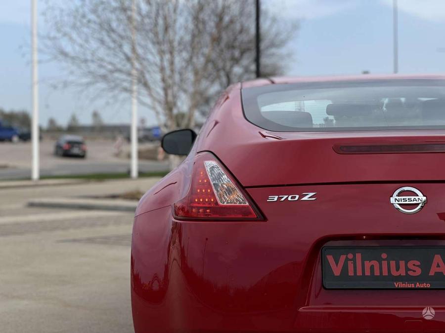 Red Nissan 370-z 2016 in Vilnius, with an engine capacity of 3.70 L and mileage of 25 thousand km for 18490 €, photo 8 on AUTOMOTO.COM.LV