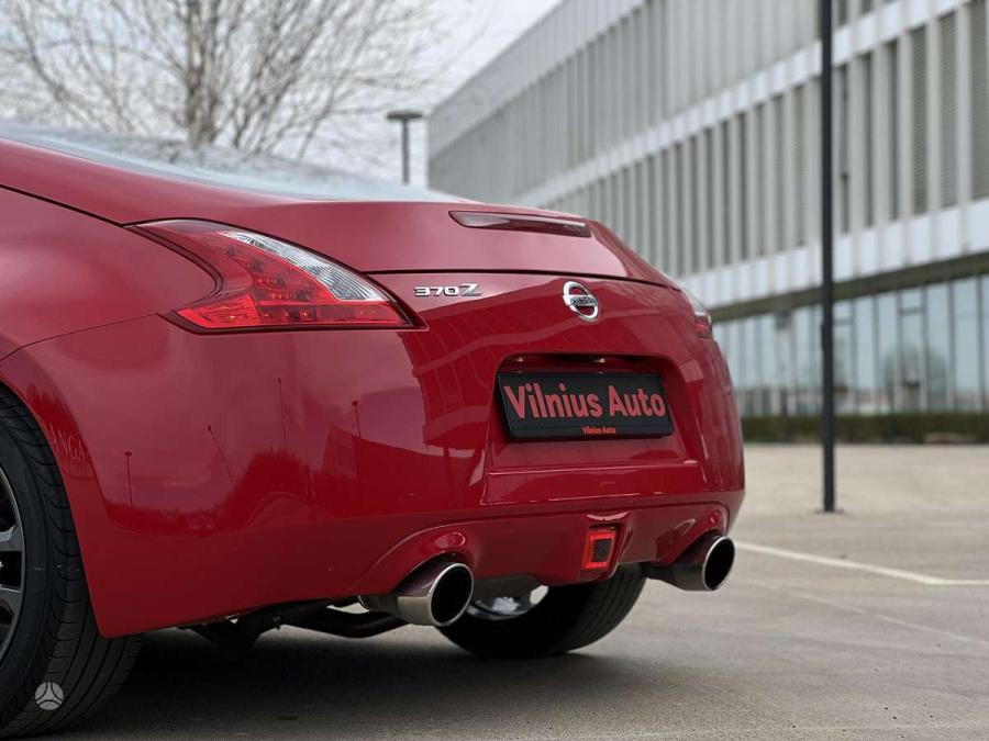 Red Nissan 370-z 2016 in Vilnius, with an engine capacity of 3.70 L and mileage of 25 thousand km for 18490 €, photo 9 on AUTOMOTO.COM.LV