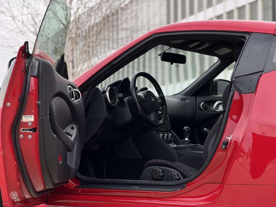 Red Nissan 370-z 2016 in Vilnius, with an engine capacity of 3.70 L and mileage of 25 thousand km for 18490 €, photo 10 on AUTOMOTO.COM.LV