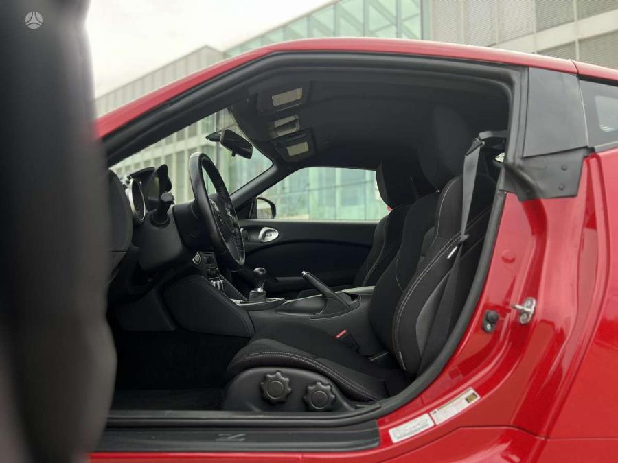 Red Nissan 370-z 2016 in Vilnius, with an engine capacity of 3.70 L and mileage of 25 thousand km for 18490 €, photo 11 on AUTOMOTO.COM.LV