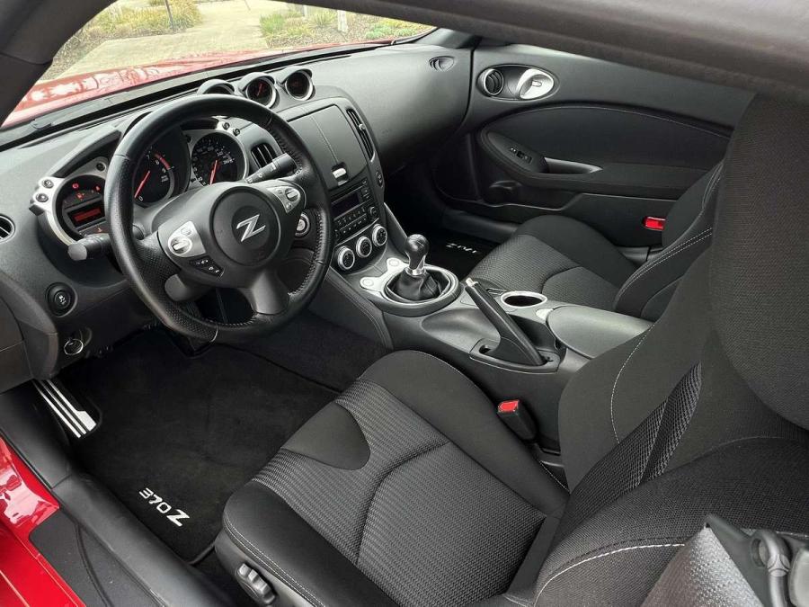 Red Nissan 370-z 2016 in Vilnius, with an engine capacity of 3.70 L and mileage of 25 thousand km for 18490 €, photo 12 on AUTOMOTO.COM.LV