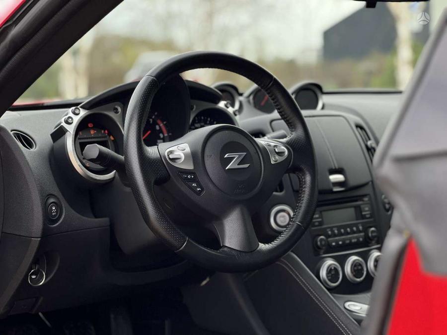 Red Nissan 370-z 2016 in Vilnius, with an engine capacity of 3.70 L and mileage of 25 thousand km for 18490 €, photo 13 on AUTOMOTO.COM.LV