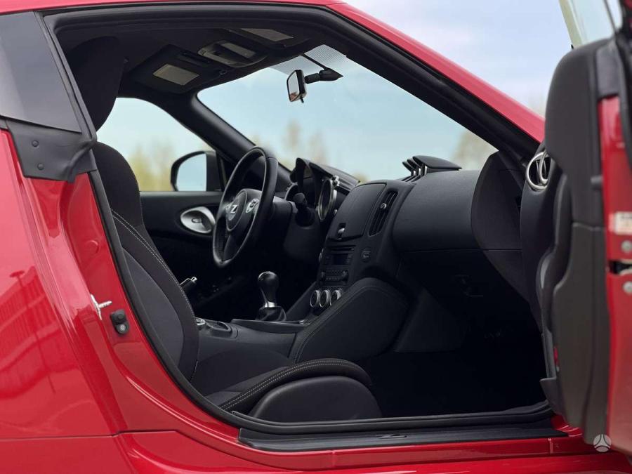 Red Nissan 370-z 2016 in Vilnius, with an engine capacity of 3.70 L and mileage of 25 thousand km for 18490 €, photo 14 on AUTOMOTO.COM.LV