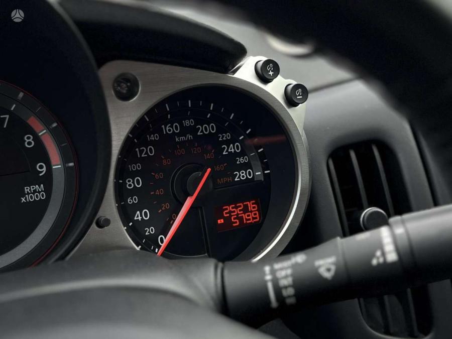 Red Nissan 370-z 2016 in Vilnius, with an engine capacity of 3.70 L and mileage of 25 thousand km for 18490 €, photo 18 on AUTOMOTO.COM.LV
