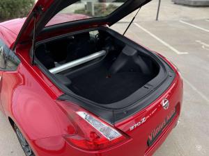 Red Nissan 370-z 2016 in Vilnius, with an engine capacity of 3.70 L and mileage of 25 thousand km for 18490 €, photo 25 on AUTOMOTO.COM.LV