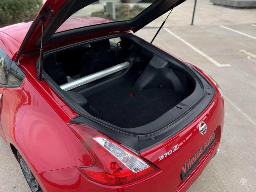 Red Nissan 370-z 2016 in Vilnius, with an engine capacity of 3.70 L and mileage of 25 thousand km for 18490 €, photo 25 on AUTOMOTO.COM.LV