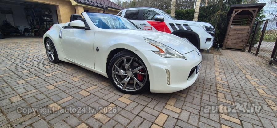 White Nissan 370-z 2013 in Tallinn, with an engine capacity of 3.70 L and mileage of 32 thousand km for 24900 €, photo 1 on AUTOMOTO.COM.LV