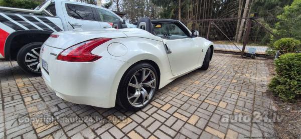 White Nissan 370-z 2013 in Tallinn, with an engine capacity of 3.70 L and mileage of 32 thousand km for 24900 €, photo 2 on AUTOMOTO.COM.LV
