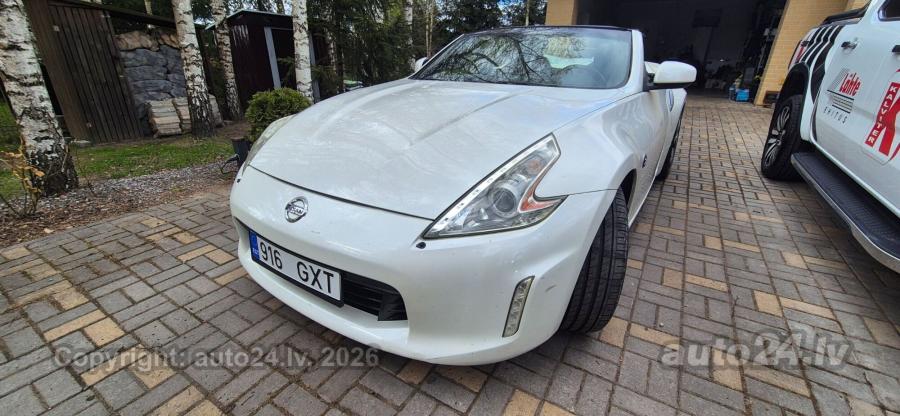 White Nissan 370-z 2013 in Tallinn, with an engine capacity of 3.70 L and mileage of 32 thousand km for 24900 €, photo 4 on AUTOMOTO.COM.LV