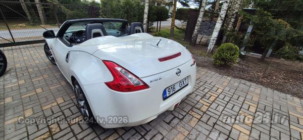 White Nissan 370-z 2013 in Tallinn, with an engine capacity of 3.70 L and mileage of 32 thousand km for 24900 €, photo 4 on AUTOMOTO.COM.LV
