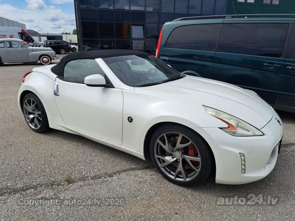 White Nissan 370-z 2013 in Tallinn, with an engine capacity of 3.70 L and mileage of 32 thousand km for 24900 €, photo 6 on AUTOMOTO.COM.LV