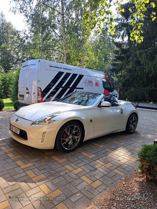 White Nissan 370-z 2013 in Tallinn, with an engine capacity of 3.70 L and mileage of 32 thousand km for 24900 €, photo 7 on AUTOMOTO.COM.LV
