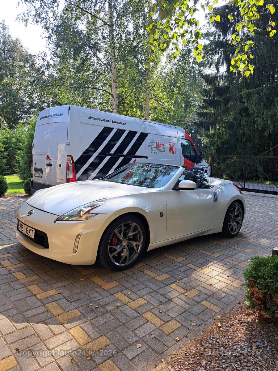 White Nissan 370-z 2013 in Tallinn, with an engine capacity of 3.70 L and mileage of 32 thousand km for 24900 €, photo 8 on AUTOMOTO.COM.LV