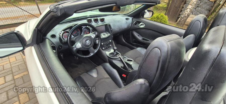 White Nissan 370-z 2013 in Tallinn, with an engine capacity of 3.70 L and mileage of 32 thousand km for 24900 €, photo 10 on AUTOMOTO.COM.LV