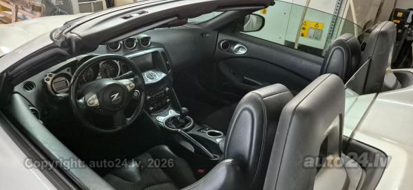 White Nissan 370-z 2013 in Tallinn, with an engine capacity of 3.70 L and mileage of 32 thousand km for 24900 €, photo 10 on AUTOMOTO.COM.LV