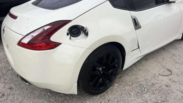 White Nissan 370-z 2018 in Vilnius, with an engine capacity of 3.70 L and mileage of 144 thousand km for 7700 €, photo 7 on AUTOMOTO.COM.LV