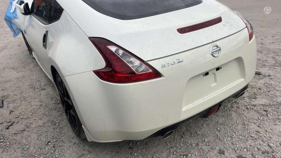 Balts Nissan 370-z 2018 Viļņa, ar dzinēja tilpumu 3.70 L un nobraukumu 144 tūkst. km par 7700 €, foto 11 vietnē AUTOMOTO.COM.LV