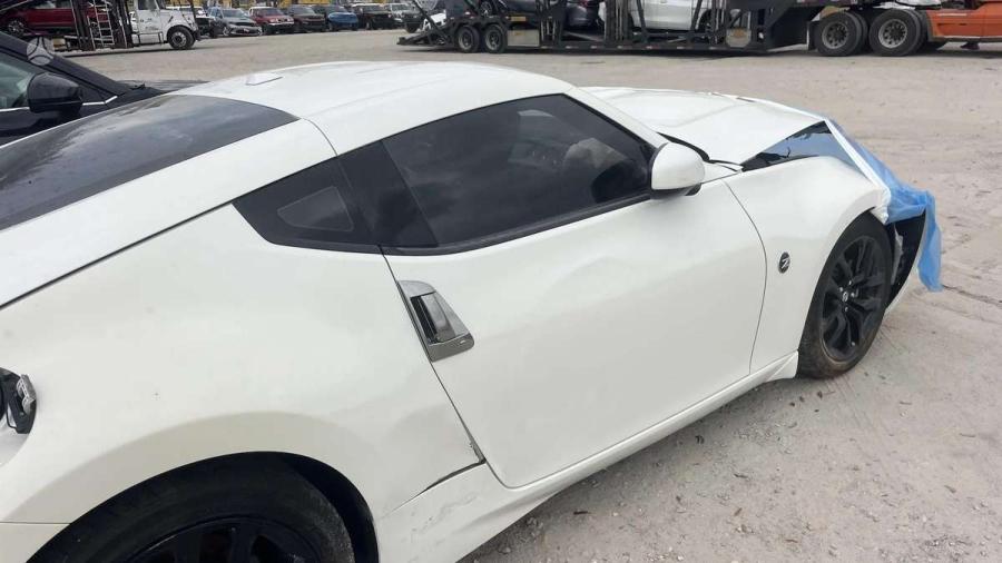 Balts Nissan 370-z 2018 Viļņa, ar dzinēja tilpumu 3.70 L un nobraukumu 144 tūkst. km par 7700 €, foto 13 vietnē AUTOMOTO.COM.LV