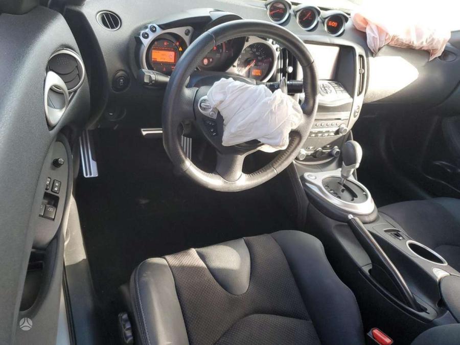 Balts Nissan 370-z 2018 Viļņa, ar dzinēja tilpumu 3.70 L un nobraukumu 144 tūkst. km par 7700 €, foto 27 vietnē AUTOMOTO.COM.LV