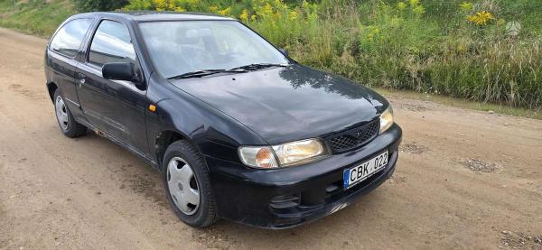 Black Nissan Almera 1997 in Vilnius, with an engine capacity of 1.39 L and mileage of 165 thousand km for 380 €, photo 5 on AUTOMOTO.COM.LV