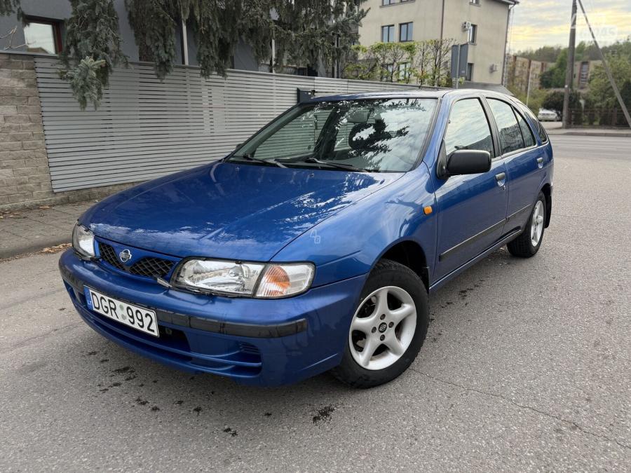 Blue Nissan Almera 1998 in Kaunas, with an engine capacity of 1.60 L and mileage of 187 thousand km for 950 €, photo 1 on AUTOMOTO.COM.LV