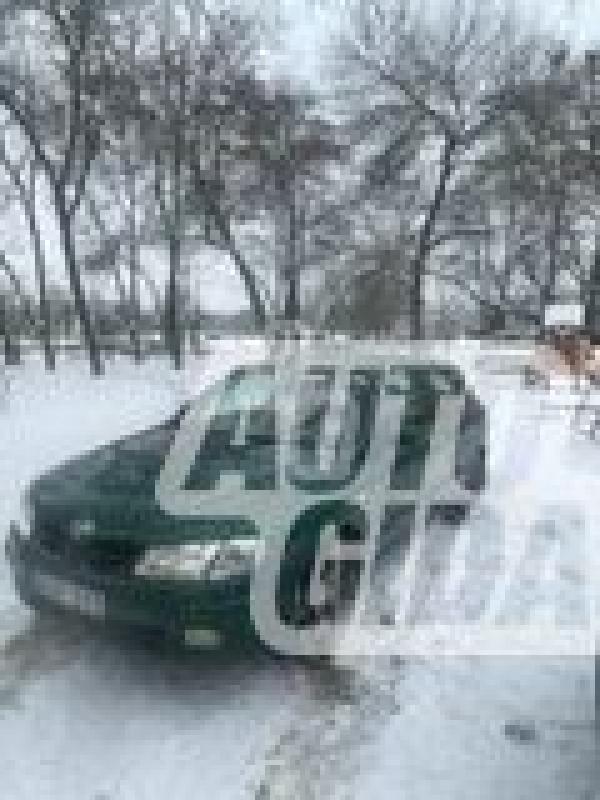 Green Nissan Almera 2000 in Kaunas, with an engine capacity of 1.80 L and mileage of 185 thousand km for 450 €, photo 3 on AUTOMOTO.COM.LV