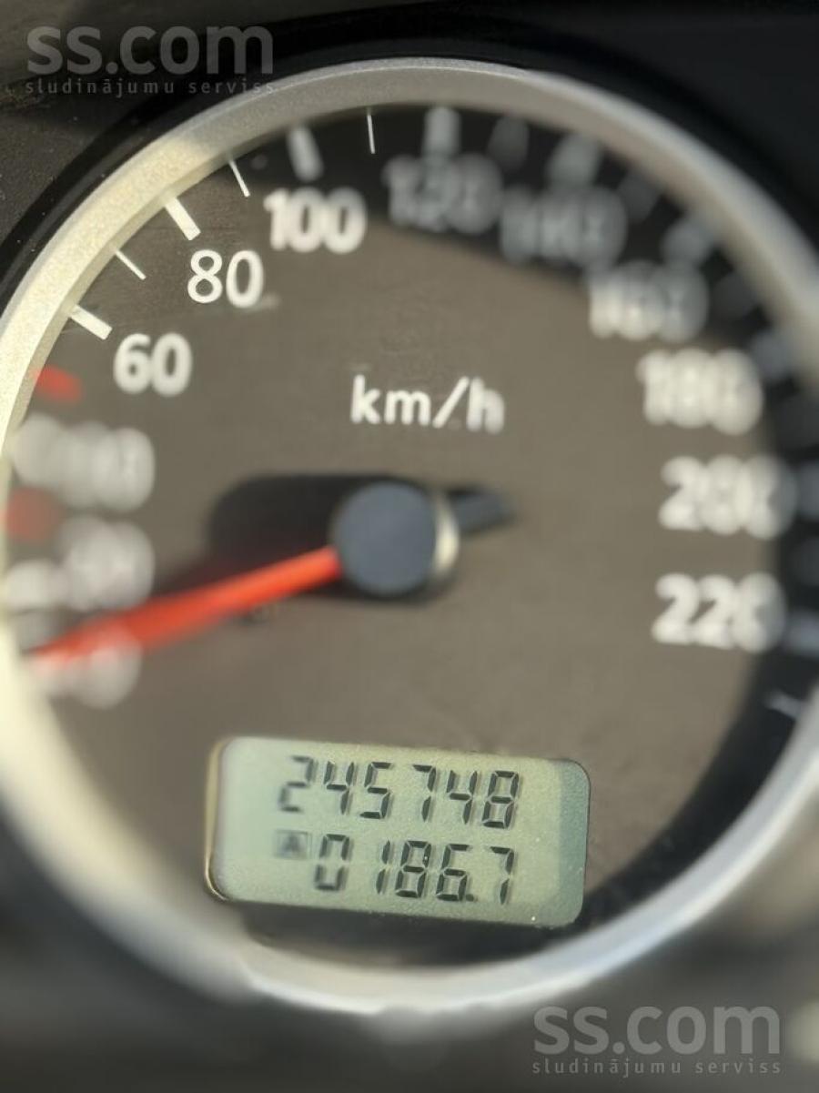 Pelēks Nissan Almera 2003 Kuldīga, ar dzinēja tilpumu 2.20 L un nobraukumu 246 tūkst. km par 1600 €, foto 13 vietnē AUTOMOTO.COM.LV