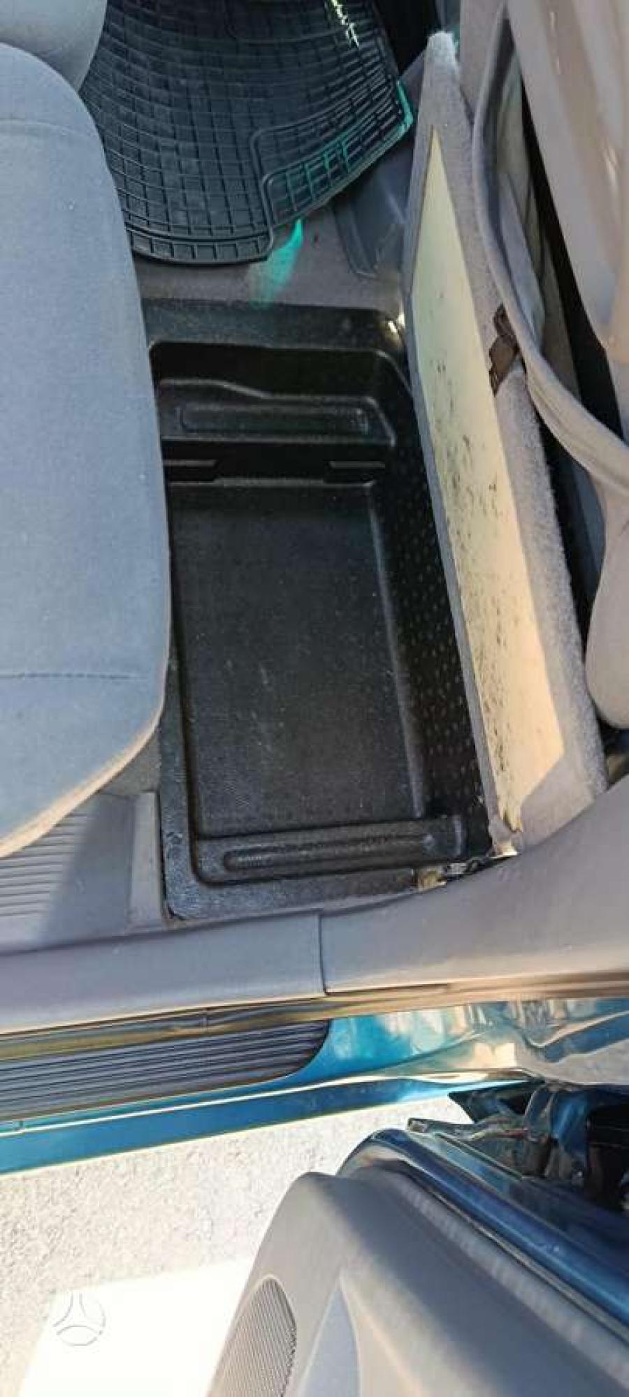 Zils Nissan Almera Tino 2004 Kauņa, ar dzinēja tilpumu 1.77 L un nobraukumu 275 tūkst. km par 950 €, foto 18 vietnē AUTOMOTO.COM.LV