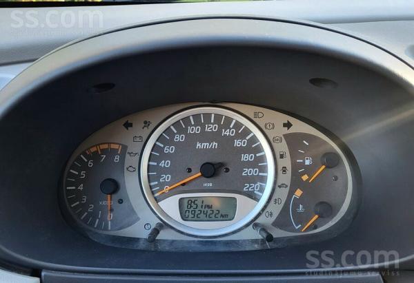 Zaļš Nissan Almera Tino 2001 Rīga, ar dzinēja tilpumu 1.80 L un nobraukumu 92 tūkst. km par 2500 €, foto 10 vietnē AUTOMOTO.COM.LV
