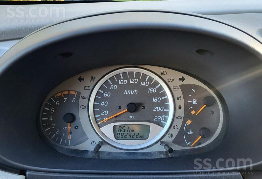 Green Nissan Almera Tino 2001 in Riga, with an engine capacity of 1.80 L and mileage of 92 thousand km for 2500 €, photo 10 on AUTOMOTO.COM.LV