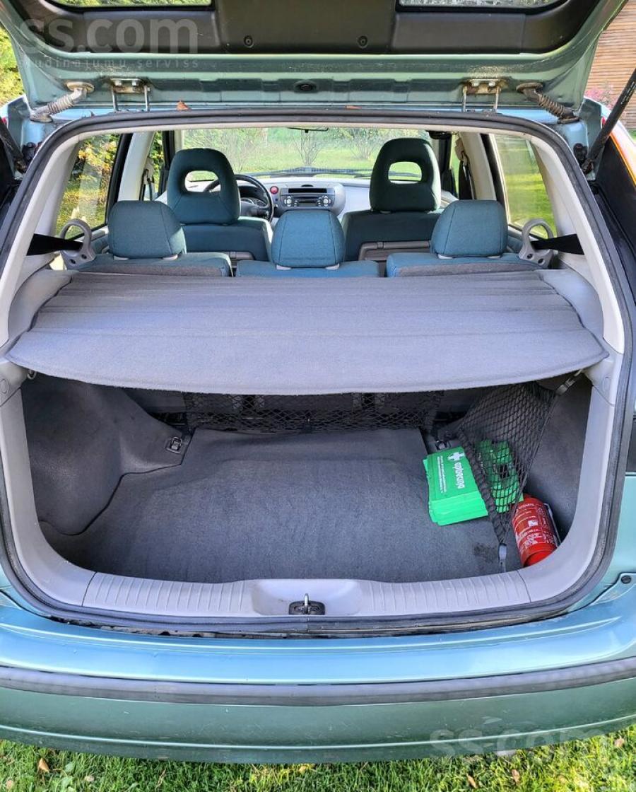 Green Nissan Almera Tino 2001 in Riga, with an engine capacity of 1.80 L and mileage of 92 thousand km for 2500 €, photo 13 on AUTOMOTO.COM.LV