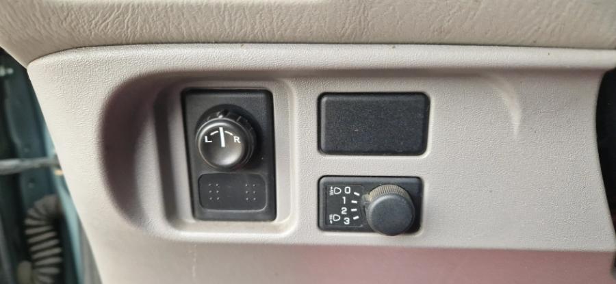 Zaļš Nissan Almera Tino 2000 Rīga, ar dzinēja tilpumu 2.20 L un nobraukumu 289 tūkst. km par 1100 €, foto 17 vietnē AUTOMOTO.COM.LV