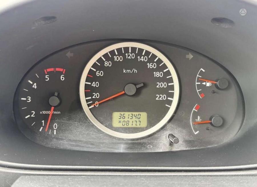Pelēks Nissan Almera Tino 2003 Vilkaviškis, ar dzinēja tilpumu 2.20 L un nobraukumu 361 tūkst. km par 1000 €, foto 7 vietnē AUTOMOTO.COM.LV