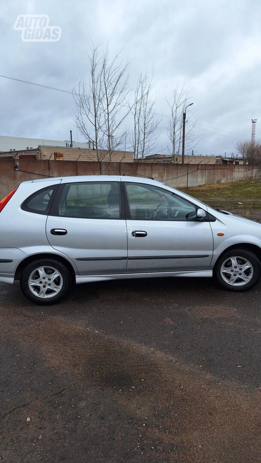 Grey Nissan Almera Tino 2004 in Mazeikiai, with an engine capacity of 2.00 L and mileage of 225 thousand km for 1200 €, photo 3 on AUTOMOTO.COM.LV