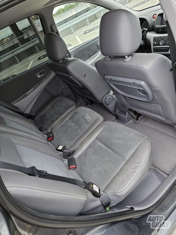 Pelēks Nissan Almera Tino 2004 Viļņa, ar dzinēja tilpumu 1.80 L un nobraukumu 106 tūkst. km par 850 €, foto 6 vietnē AUTOMOTO.COM.LV