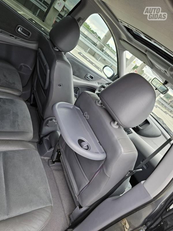 Pelēks Nissan Almera Tino 2004 Viļņa, ar dzinēja tilpumu 1.80 L un nobraukumu 106 tūkst. km par 850 €, foto 9 vietnē AUTOMOTO.COM.LV