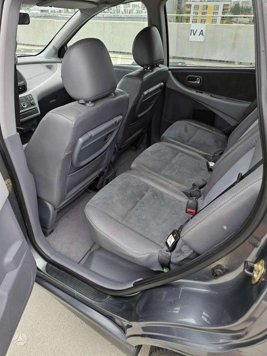 Pelēks Nissan Almera Tino 2004 Viļņa, ar dzinēja tilpumu 1.80 L un nobraukumu 106 tūkst. km par 850 €, foto 5 vietnē AUTOMOTO.COM.LV