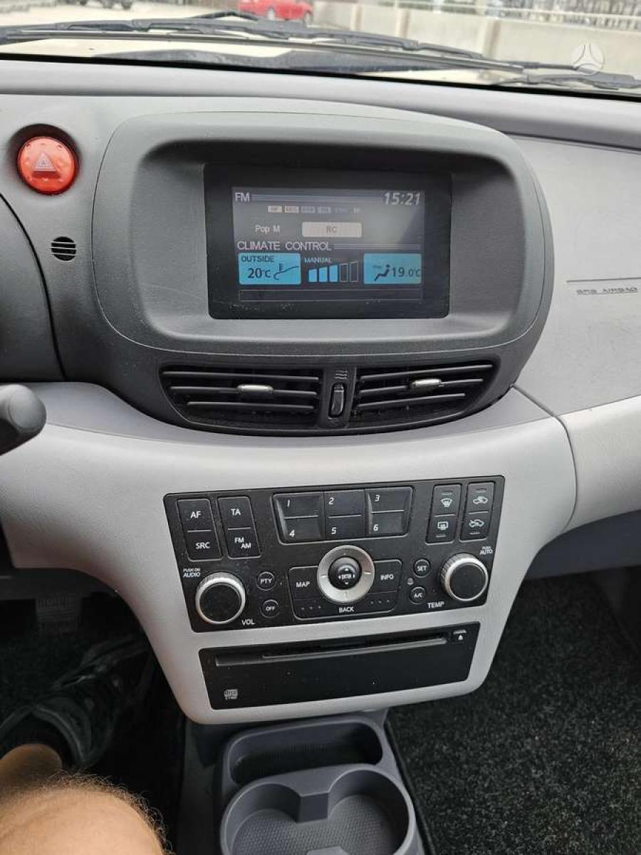 Pelēks Nissan Almera Tino 2004 Viļņa, ar dzinēja tilpumu 1.80 L un nobraukumu 106 tūkst. km par 850 €, foto 8 vietnē AUTOMOTO.COM.LV