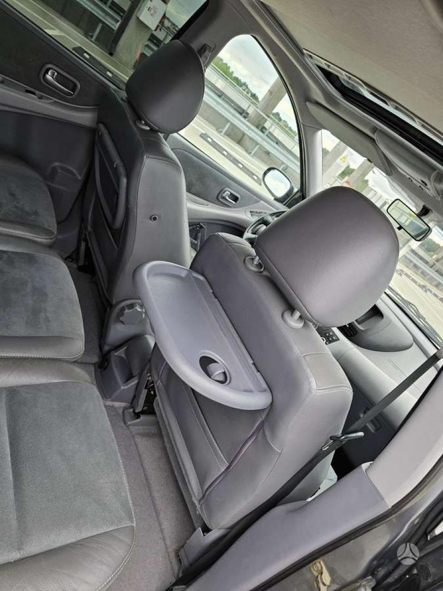 Pelēks Nissan Almera Tino 2004 Viļņa, ar dzinēja tilpumu 1.80 L un nobraukumu 106 tūkst. km par 850 €, foto 13 vietnē AUTOMOTO.COM.LV