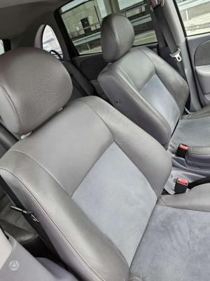 Pelēks Nissan Almera Tino 2004 Viļņa, ar dzinēja tilpumu 1.80 L un nobraukumu 106 tūkst. km par 850 €, foto 18 vietnē AUTOMOTO.COM.LV