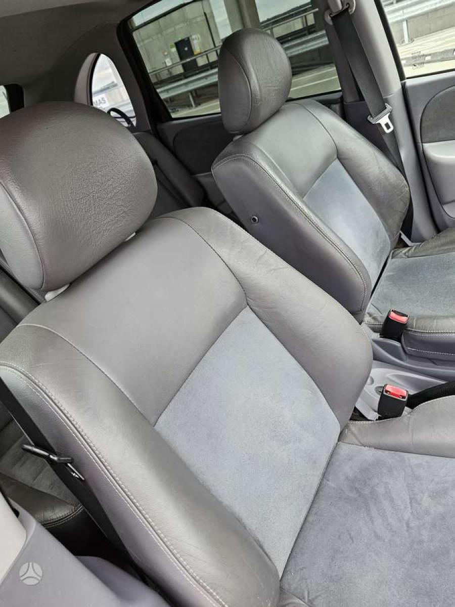 Pelēks Nissan Almera Tino 2004 Viļņa, ar dzinēja tilpumu 1.80 L un nobraukumu 106 tūkst. km par 850 €, foto 18 vietnē AUTOMOTO.COM.LV