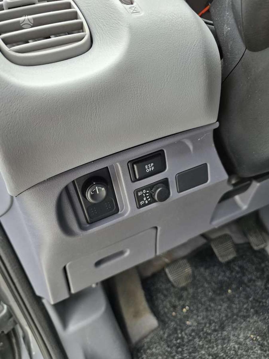 Pelēks Nissan Almera Tino 2004 Viļņa, ar dzinēja tilpumu 1.80 L un nobraukumu 106 tūkst. km par 850 €, foto 20 vietnē AUTOMOTO.COM.LV