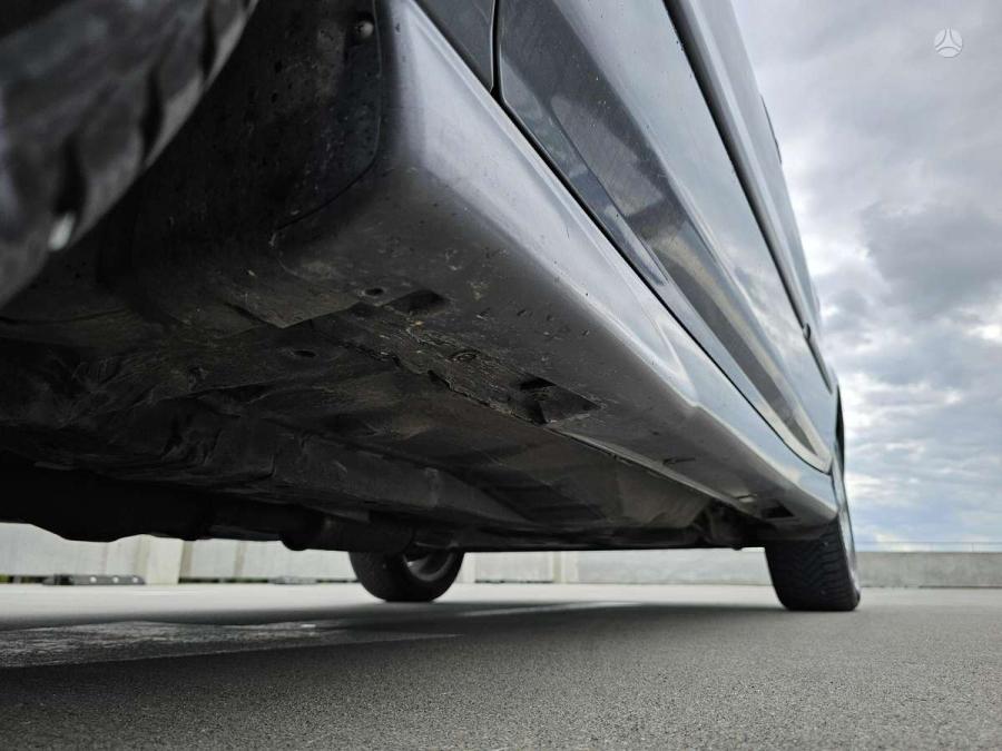 Pelēks Nissan Almera Tino 2004 Viļņa, ar dzinēja tilpumu 1.80 L un nobraukumu 106 tūkst. km par 850 €, foto 24 vietnē AUTOMOTO.COM.LV