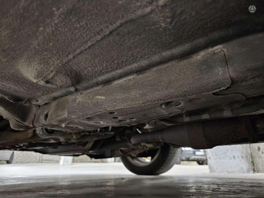 Pelēks Nissan Almera Tino 2004 Viļņa, ar dzinēja tilpumu 1.80 L un nobraukumu 106 tūkst. km par 850 €, foto 26 vietnē AUTOMOTO.COM.LV