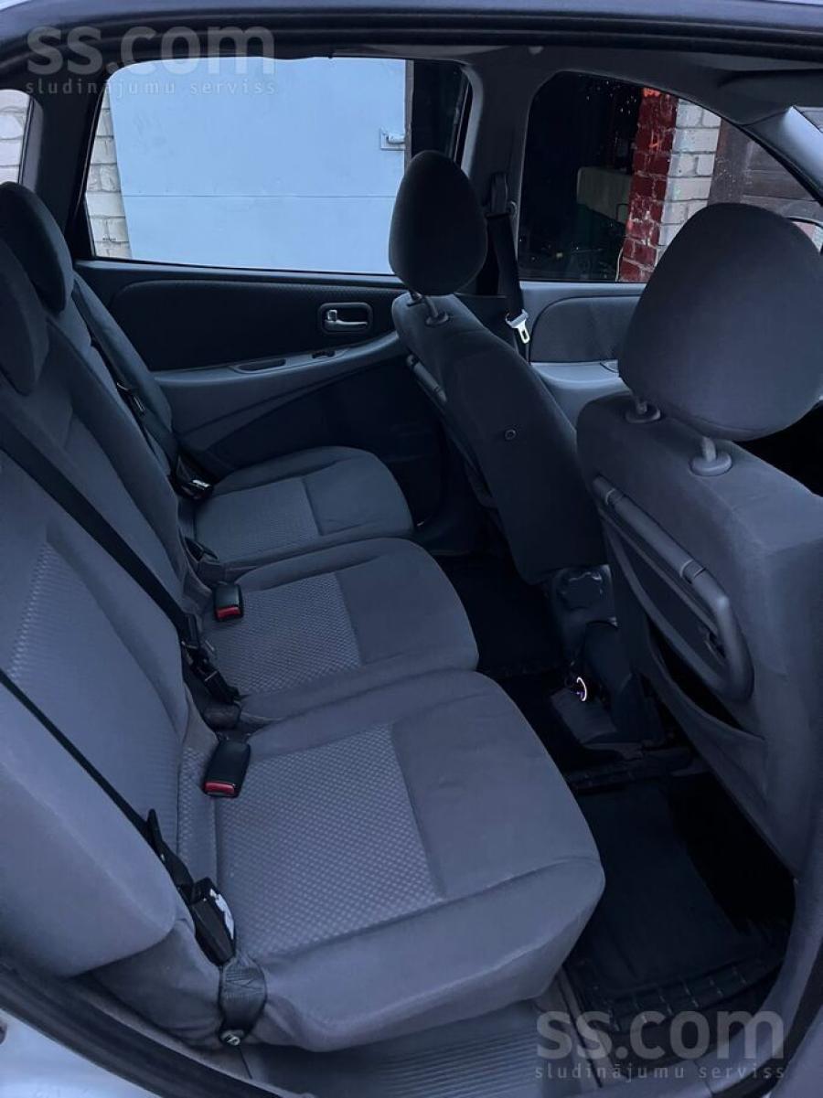 Pelēks Nissan Almera Tino 2004 Jēkabpils, ar dzinēja tilpumu 2.40 L un nobraukumu 250 tūkst. km par 500 €, foto 7 vietnē AUTOMOTO.COM.LV